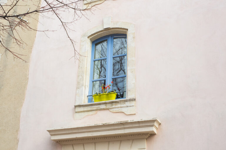 Spanish Word of the Day: Ventana (window / nostril) - Love Spanish Words